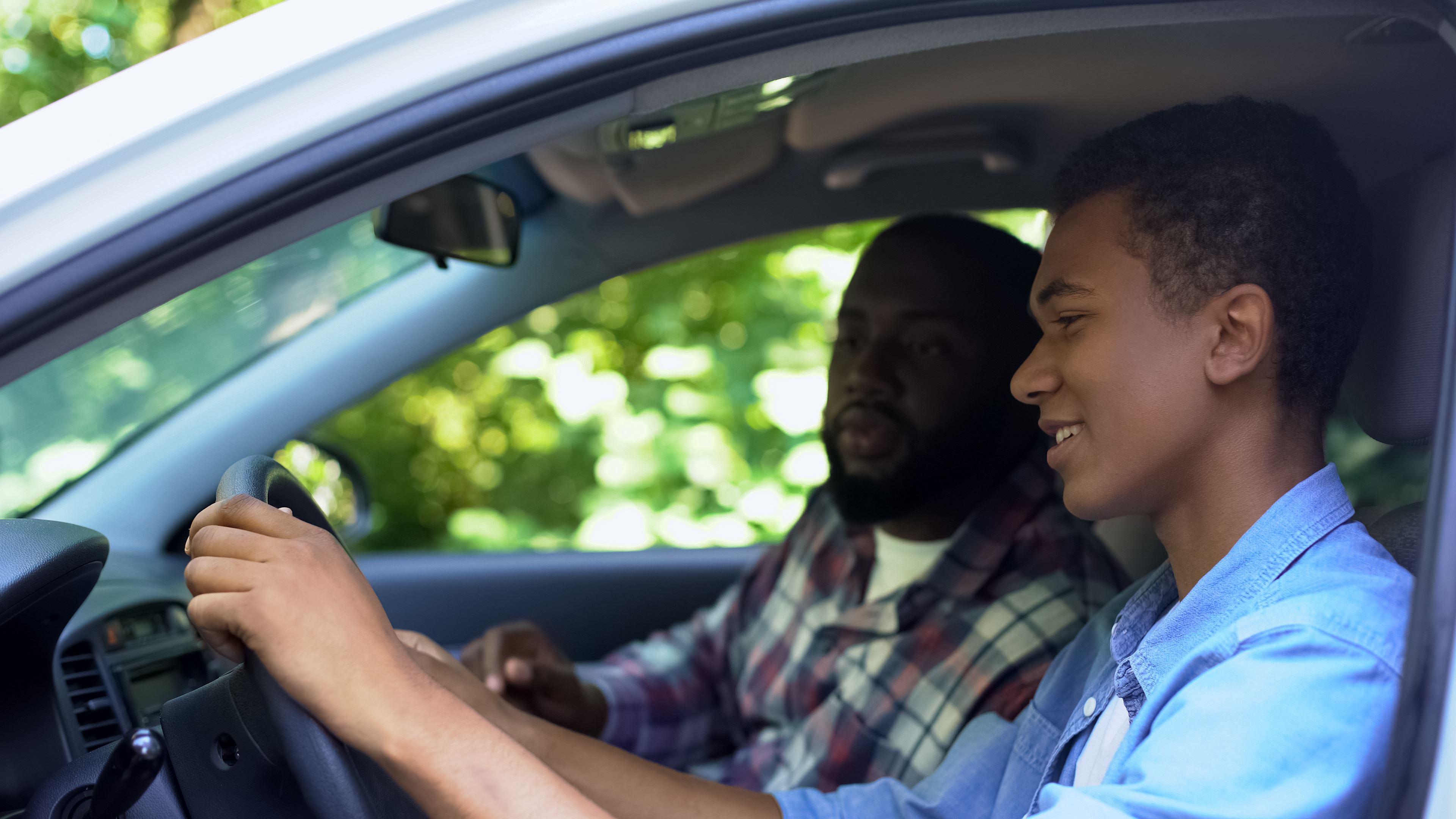 3 Ways that Parents Can Prevent Teens From Distracted Driving